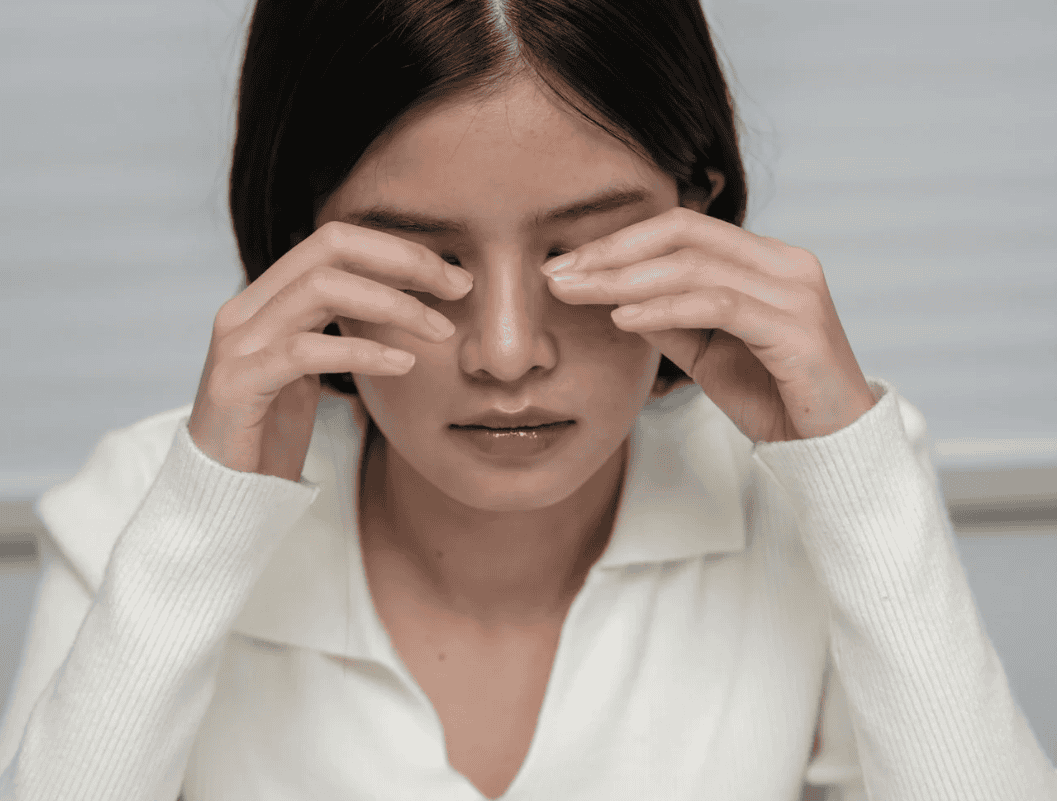 How to Soothe Irritated Skin Around Eyes Safely